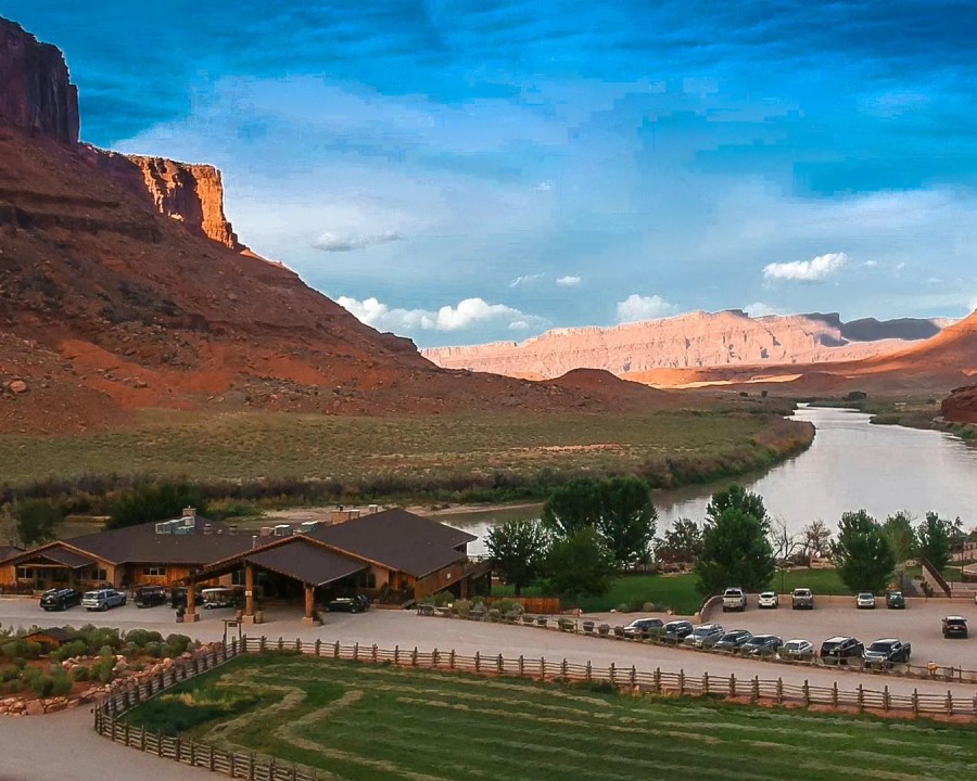 SLOSH TUBZ CRUISE TO THE RED CLIFFS – C10 Red Rock Retreat